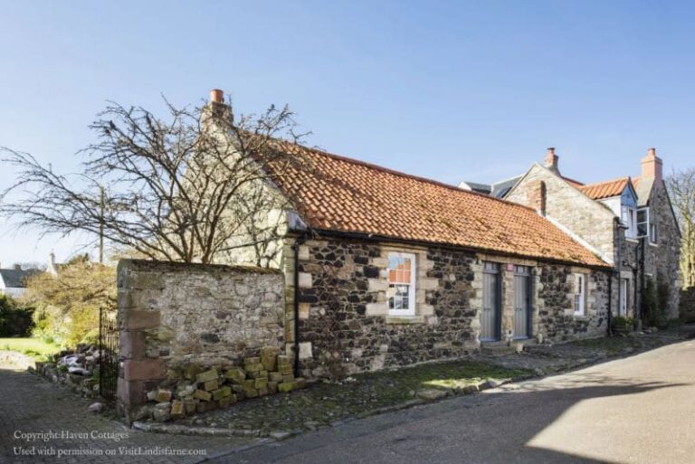 Haven Cottages (Haven Cottage & Lee Cottage) - Visit Lindisfarne